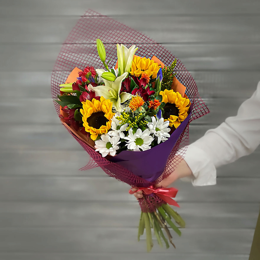 БУКЕТ МАРКЕТ ДАРИТЕ С УДОВОЛЬСТВИЕМ Букет из лилий, подсолнухов и ...