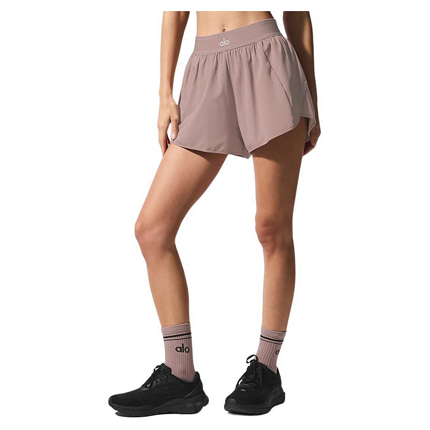 ALO YOGA Шорты Match Point Short купить по цене 14352₽ в ЛЭТУАЛЬ